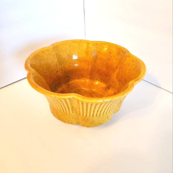 Accents | Vintage Royal Haeger Pottery Usa 156 Yellow Ruffled Edge Pot ...